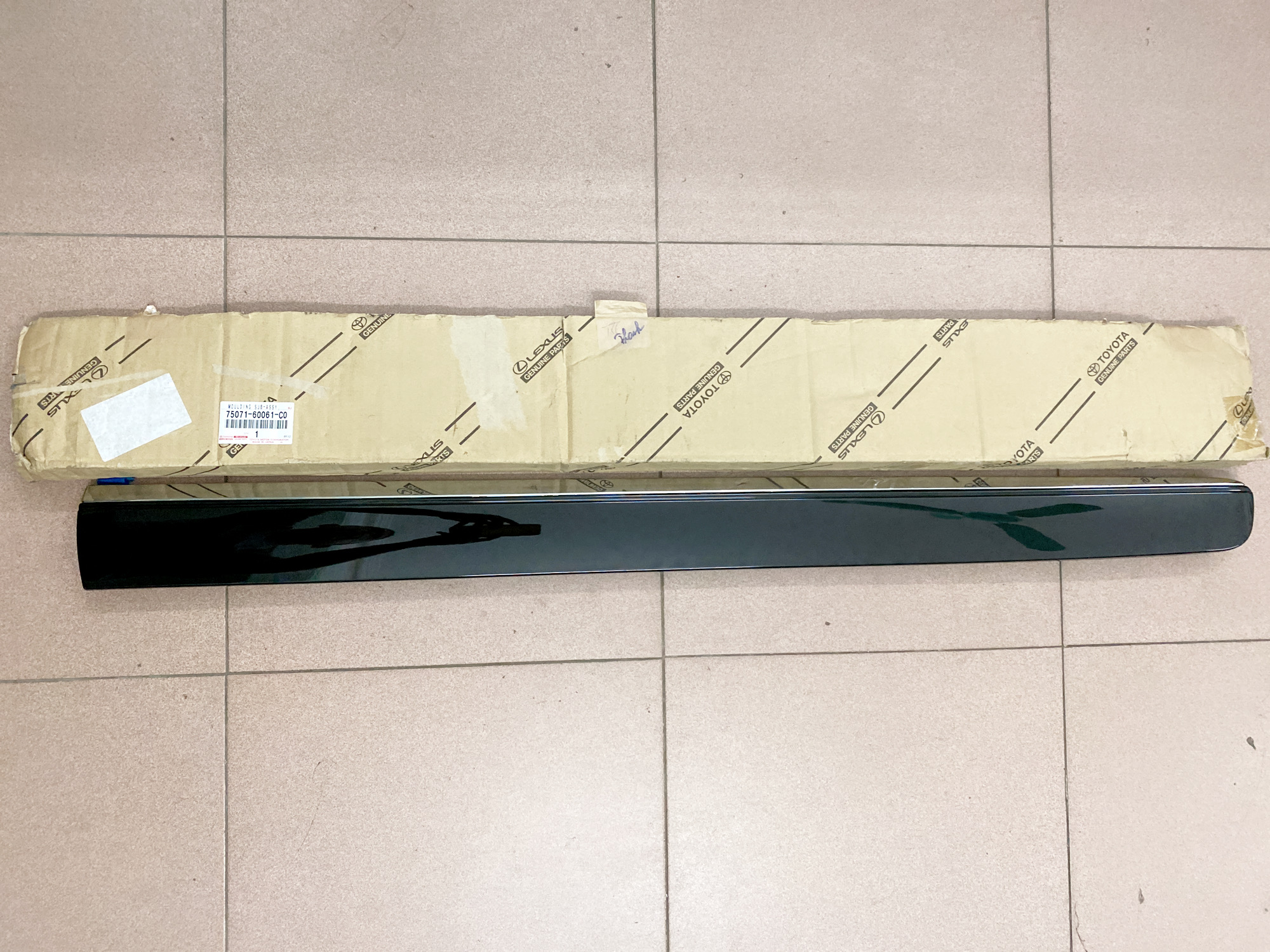 Nẹp cánh cửa trước Lexus GX460 2010 (Mã 7507160061C0 - 7507260071C0 ...