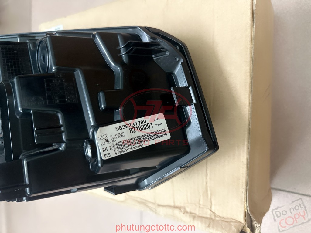 Đèn hậu trong Peugeot 5008 2022 (Mã 9836231780) chính hãng - Giá tốt 2025