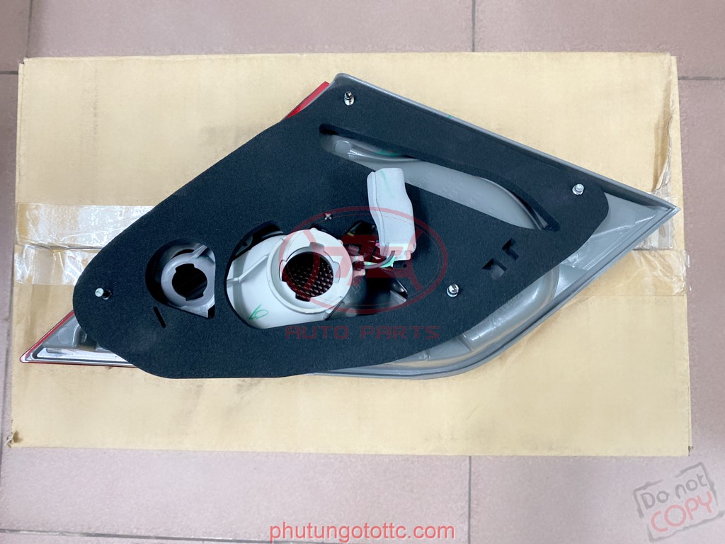 Đèn hậu trong Camry 2.4 2010 (Mã 8158106260 - 8158106250 - 8159006260 ...