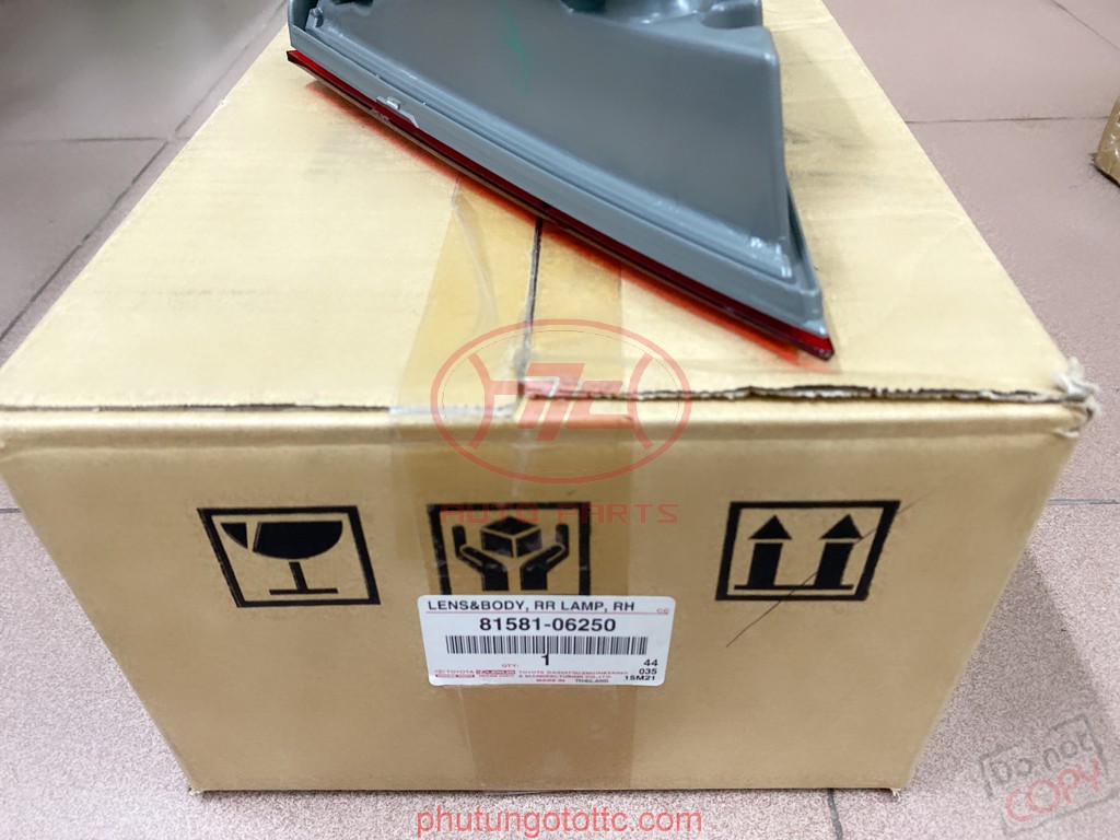 Đèn hậu trong Camry 2.4 2010 (Mã 8158106260 - 8158106250 - 8159006260 ...