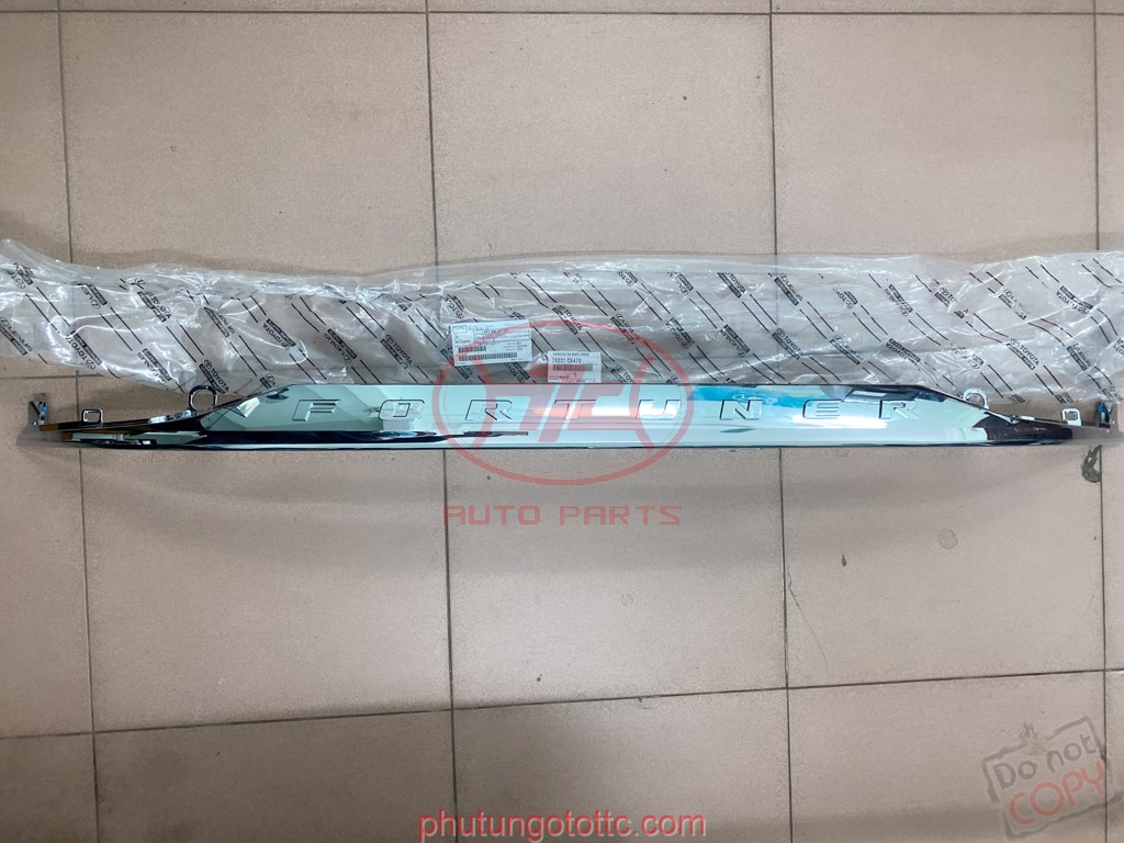 Nẹp cánh cửa hậu Fortuner 2020 (Mã 768010K470) chính hãng - Giá tốt 2025