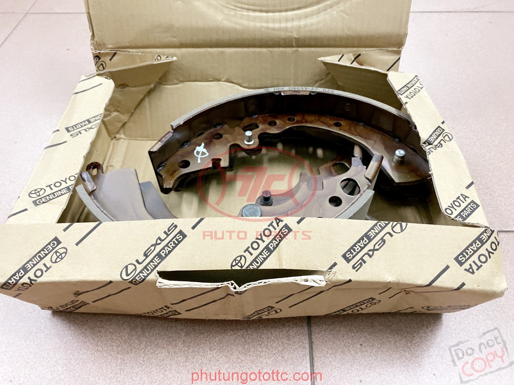 Guốc phanh sau Hiace 2005-2011 (Mã 0449526240) chính hãng - Giá tốt 2024