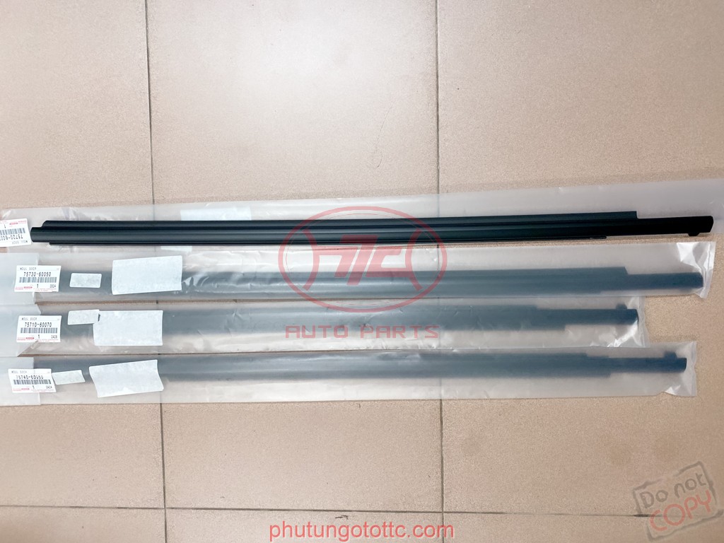 Nẹp chân kính cánh cửa ngoài Land 2008-2010 (Mã 7574060050 - 7573060050 ...