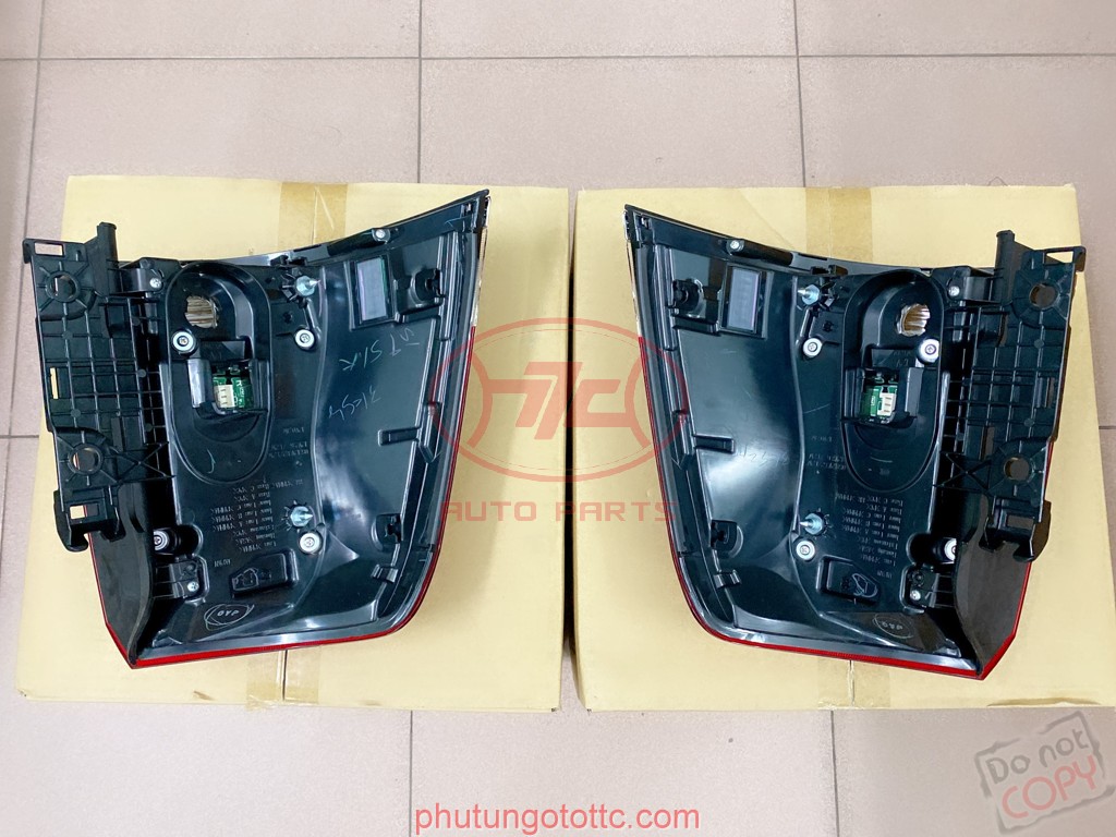 Đèn hậu ngoài Land Cruiser 2015-2020 (Mã 8155160B70 - 8156160B70) chính ...