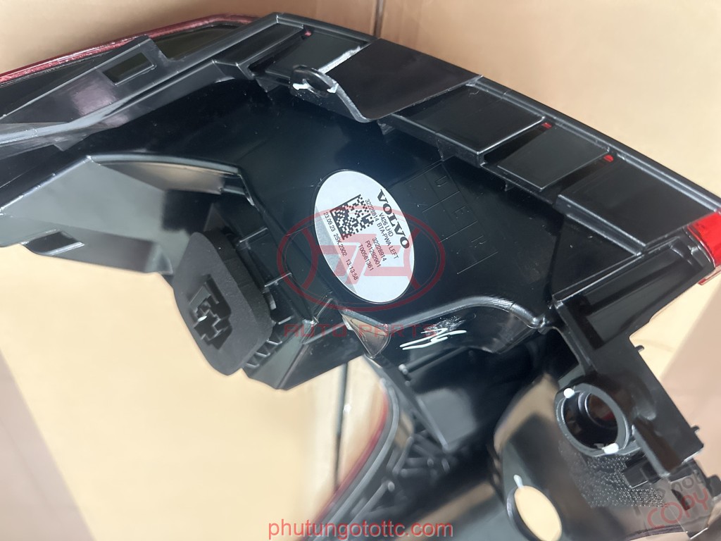 Đèn hậu Volvo XC60 (Mã 32228915 - 32228914) chính hãng - Giá tốt 2024