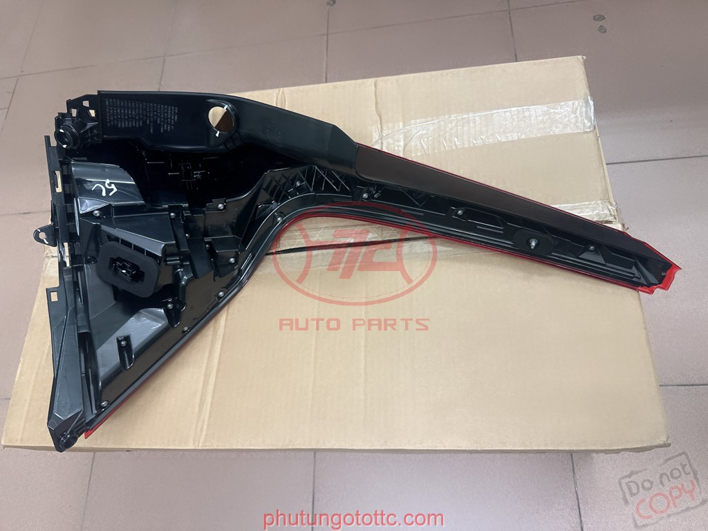 Đèn hậu Volvo XC60 (Mã 32228915 - 32228914) chính hãng - Giá tốt 2024